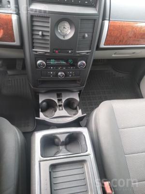 Melns Chrysler Grand Voyager 2008 Rīga, ar dzinēja tilpumu 2.80 L un nobraukumu 367 tūkst. km par 3099 €, foto 12 vietnē AUTOMOTO.COM.LV