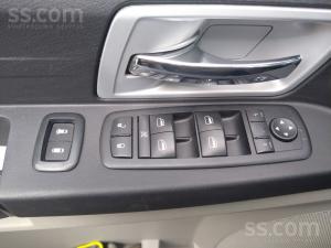 Melns Chrysler Grand Voyager 2008 Rīga, ar dzinēja tilpumu 2.80 L un nobraukumu 367 tūkst. km par 3099 €, foto 13 vietnē AUTOMOTO.COM.LV