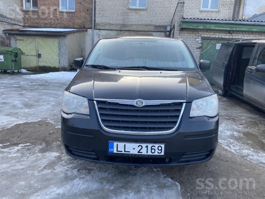 Черный Крайслер Гранд Вояджер 2008 в Салдус, объемом двигателя 3.80 л и пробегом 400 тыс. км за 800 €, фото 1 на AUTOMOTO.COM.LV