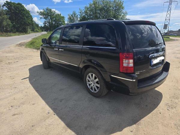 Melns Chrysler Grand Voyager 2008 Kauņa, ar dzinēja tilpumu 2.78 L un nobraukumu 261 tūkst. km par 3650 €, foto 4 vietnē AUTOMOTO.COM.LV