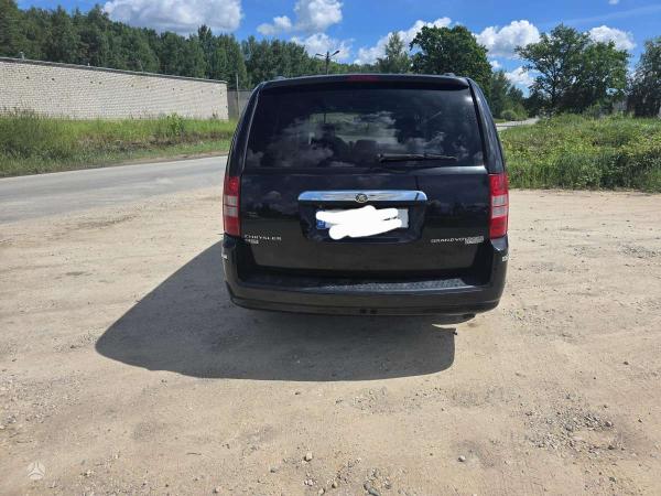 Melns Chrysler Grand Voyager 2008 Kauņa, ar dzinēja tilpumu 2.78 L un nobraukumu 261 tūkst. km par 3650 €, foto 5 vietnē AUTOMOTO.COM.LV