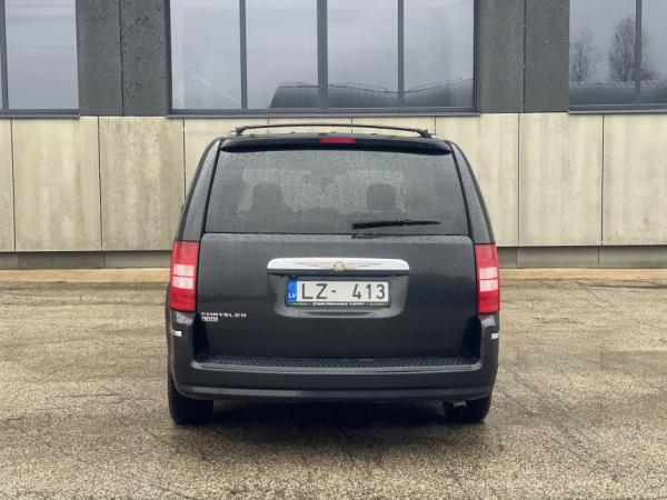 Melns Chrysler Grand Voyager 2008 Rīga, ar dzinēja tilpumu 2.80 L un nobraukumu 232 tūkst. km par 4990 €, foto 5 vietnē AUTOMOTO.COM.LV