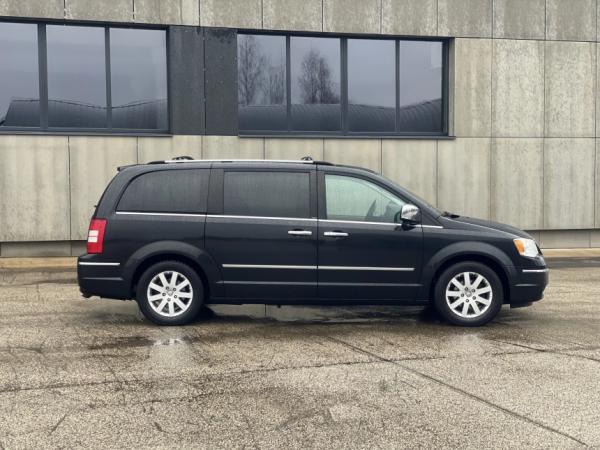 Melns Chrysler Grand Voyager 2008 Rīga, ar dzinēja tilpumu 2.80 L un nobraukumu 232 tūkst. km par 4990 €, foto 7 vietnē AUTOMOTO.COM.LV