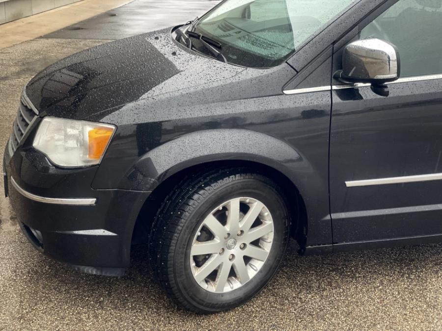 Melns Chrysler Grand Voyager 2008 Rīga, ar dzinēja tilpumu 2.80 L un nobraukumu 232 tūkst. km par 4990 €, foto 11 vietnē AUTOMOTO.COM.LV