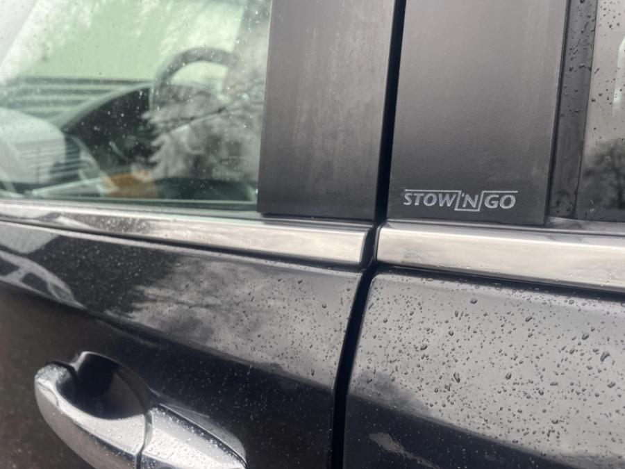 Melns Chrysler Grand Voyager 2008 Rīga, ar dzinēja tilpumu 2.80 L un nobraukumu 232 tūkst. km par 4990 €, foto 13 vietnē AUTOMOTO.COM.LV