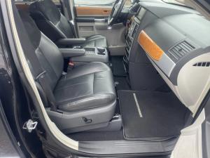 Melns Chrysler Grand Voyager 2008 Rīga, ar dzinēja tilpumu 2.80 L un nobraukumu 232 tūkst. km par 4990 €, foto 17 vietnē AUTOMOTO.COM.LV