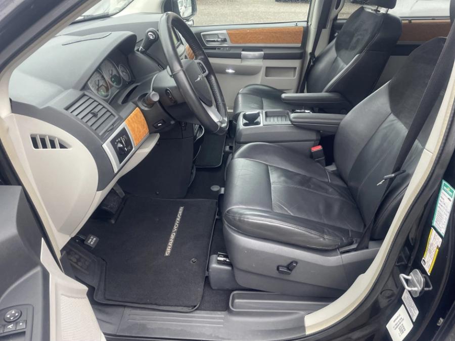 Melns Chrysler Grand Voyager 2008 Rīga, ar dzinēja tilpumu 2.80 L un nobraukumu 232 tūkst. km par 4990 €, foto 18 vietnē AUTOMOTO.COM.LV