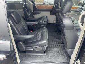Melns Chrysler Grand Voyager 2008 Rīga, ar dzinēja tilpumu 2.80 L un nobraukumu 232 tūkst. km par 4990 €, foto 19 vietnē AUTOMOTO.COM.LV