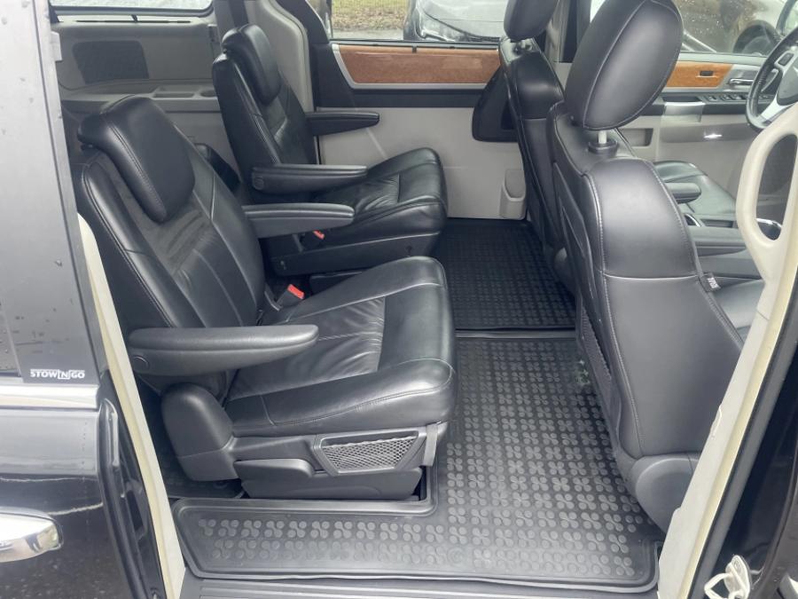 Melns Chrysler Grand Voyager 2008 Rīga, ar dzinēja tilpumu 2.80 L un nobraukumu 232 tūkst. km par 4990 €, foto 19 vietnē AUTOMOTO.COM.LV