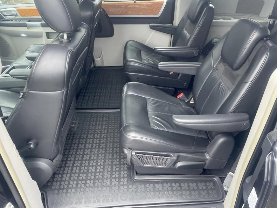 Melns Chrysler Grand Voyager 2008 Rīga, ar dzinēja tilpumu 2.80 L un nobraukumu 232 tūkst. km par 4990 €, foto 21 vietnē AUTOMOTO.COM.LV