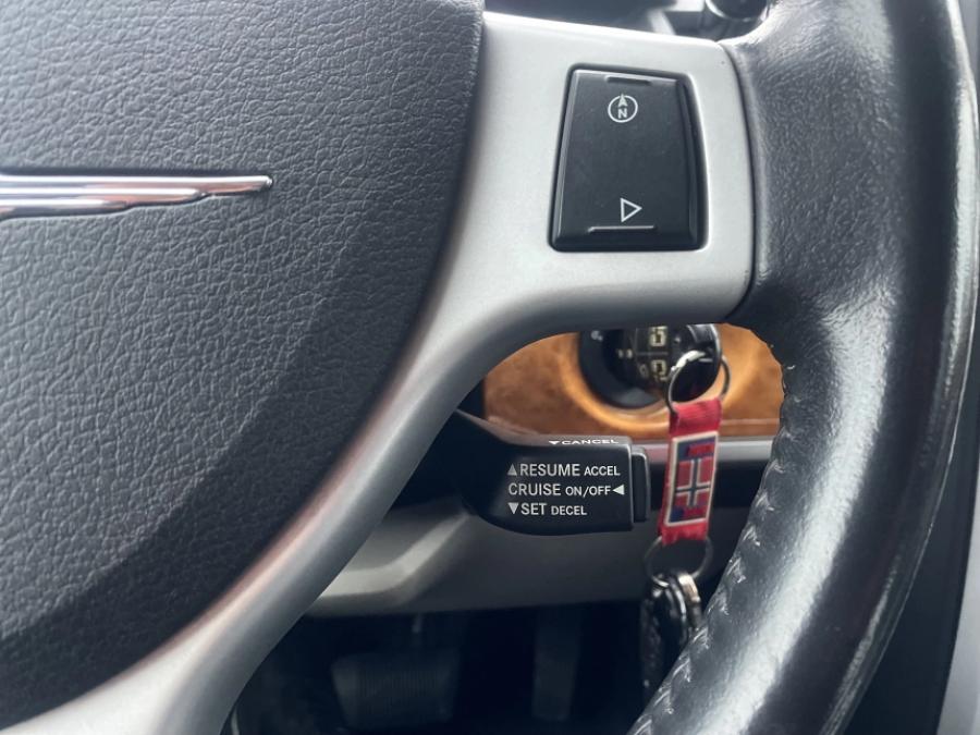Melns Chrysler Grand Voyager 2008 Rīga, ar dzinēja tilpumu 2.80 L un nobraukumu 232 tūkst. km par 4990 €, foto 23 vietnē AUTOMOTO.COM.LV
