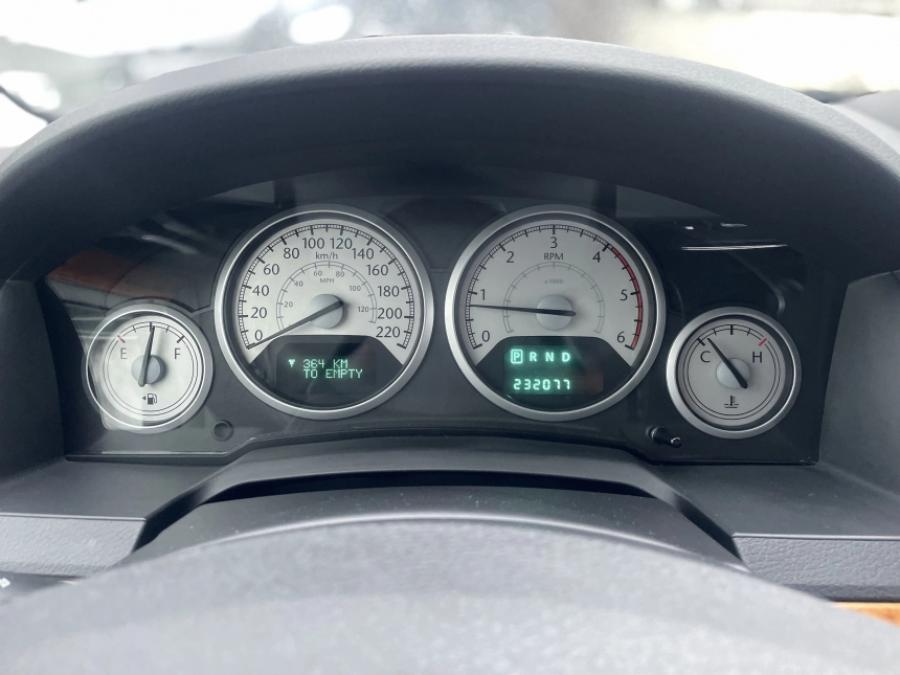 Melns Chrysler Grand Voyager 2008 Rīga, ar dzinēja tilpumu 2.80 L un nobraukumu 232 tūkst. km par 4990 €, foto 24 vietnē AUTOMOTO.COM.LV