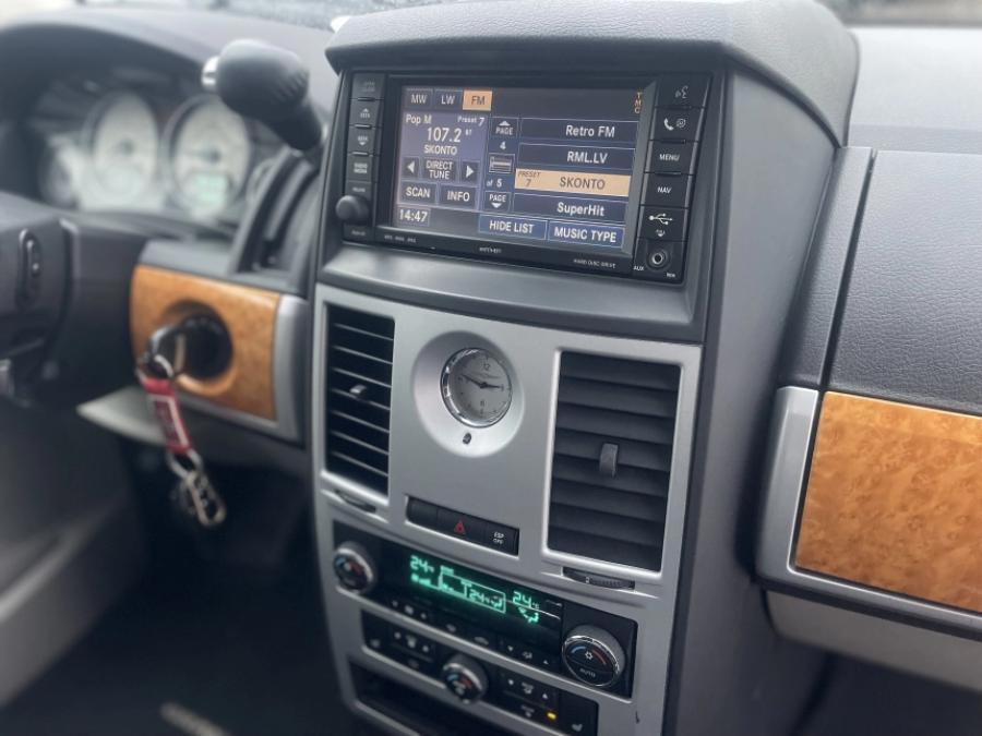 Melns Chrysler Grand Voyager 2008 Rīga, ar dzinēja tilpumu 2.80 L un nobraukumu 232 tūkst. km par 4990 €, foto 29 vietnē AUTOMOTO.COM.LV