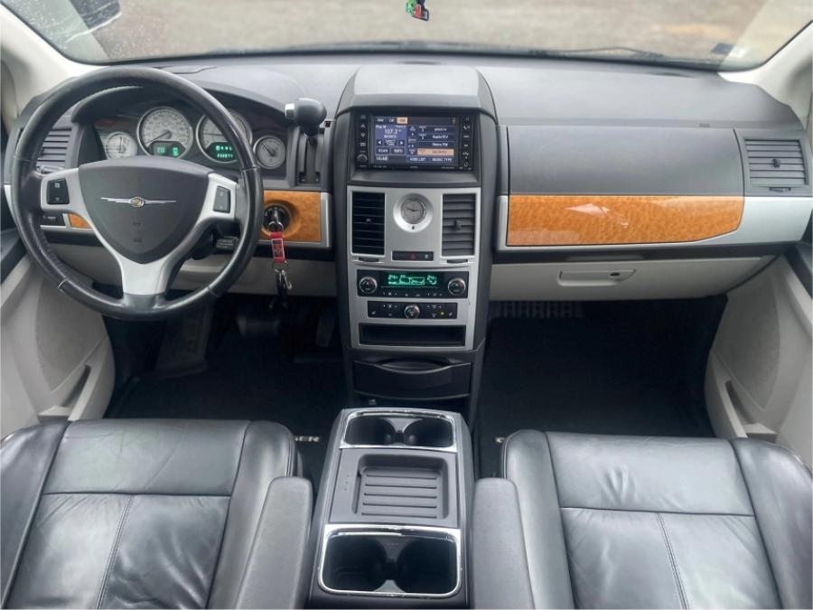 Melns Chrysler Grand Voyager 2008 Rīga, ar dzinēja tilpumu 2.80 L un nobraukumu 232 tūkst. km par 4990 €, foto 31 vietnē AUTOMOTO.COM.LV