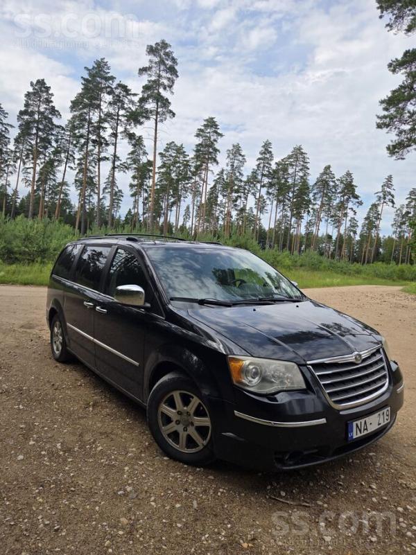 Melns Chrysler Grand Voyager 2008 Bauska, ar dzinēja tilpumu 2.80 L un nobraukumu 353 tūkst. km par 2500 €, foto 1 vietnē AUTOMOTO.COM.LV