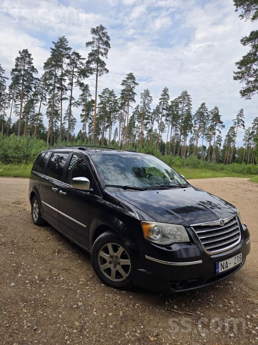 Melns Chrysler Grand Voyager 2008 Bauska, ar dzinēja tilpumu 2.80 L un nobraukumu 353 tūkst. km par 2500 €, foto 1 vietnē AUTOMOTO.COM.LV