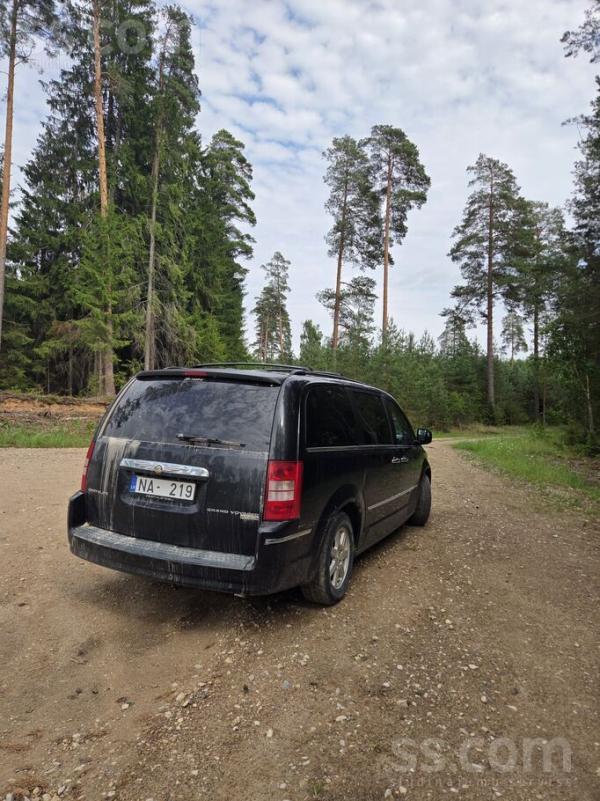 Melns Chrysler Grand Voyager 2008 Bauska, ar dzinēja tilpumu 2.80 L un nobraukumu 353 tūkst. km par 2500 €, foto 4 vietnē AUTOMOTO.COM.LV