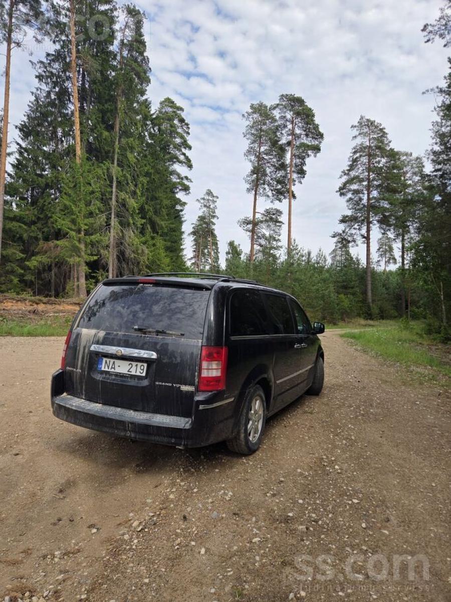 Melns Chrysler Grand Voyager 2008 Bauska, ar dzinēja tilpumu 2.80 L un nobraukumu 353 tūkst. km par 2500 €, foto 5 vietnē AUTOMOTO.COM.LV