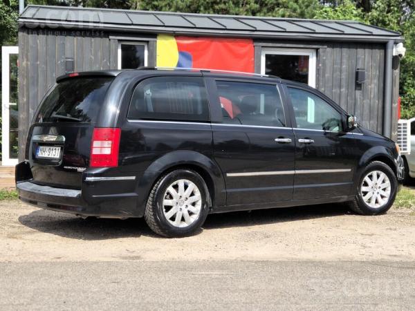 Melns Chrysler Grand Voyager 2008 Rīga, ar dzinēja tilpumu 2.80 L un nobraukumu 289 tūkst. km par 3200 €, foto 3 vietnē AUTOMOTO.COM.LV