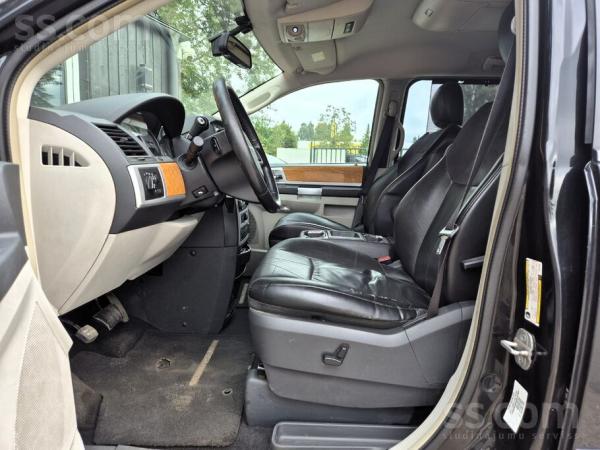 Melns Chrysler Grand Voyager 2008 Rīga, ar dzinēja tilpumu 2.80 L un nobraukumu 289 tūkst. km par 3200 €, foto 5 vietnē AUTOMOTO.COM.LV