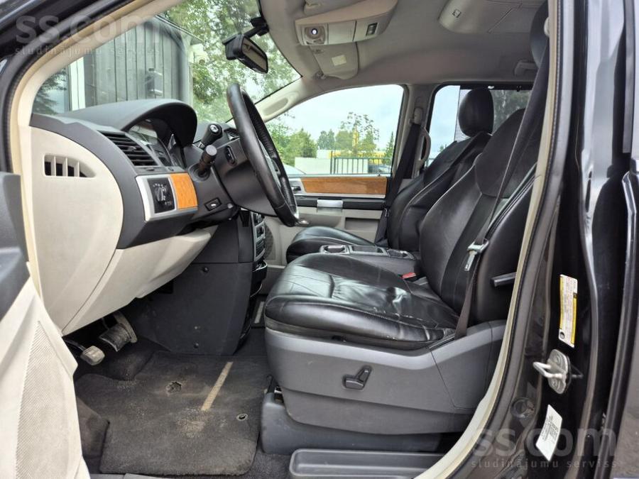 Melns Chrysler Grand Voyager 2008 Rīga, ar dzinēja tilpumu 2.80 L un nobraukumu 289 tūkst. km par 3200 €, foto 6 vietnē AUTOMOTO.COM.LV