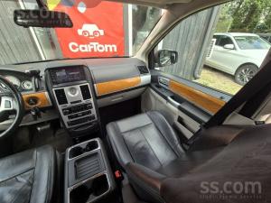 Melns Chrysler Grand Voyager 2008 Rīga, ar dzinēja tilpumu 2.80 L un nobraukumu 289 tūkst. km par 3200 €, foto 9 vietnē AUTOMOTO.COM.LV