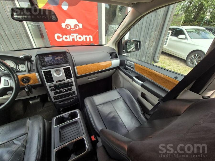 Melns Chrysler Grand Voyager 2008 Rīga, ar dzinēja tilpumu 2.80 L un nobraukumu 289 tūkst. km par 3200 €, foto 9 vietnē AUTOMOTO.COM.LV