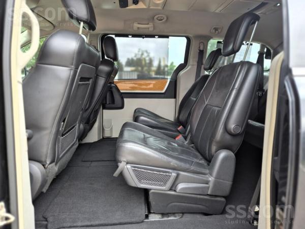Melns Chrysler Grand Voyager 2008 Rīga, ar dzinēja tilpumu 2.80 L un nobraukumu 289 tūkst. km par 3200 €, foto 9 vietnē AUTOMOTO.COM.LV