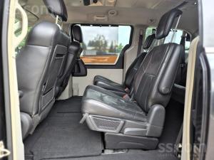 Melns Chrysler Grand Voyager 2008 Rīga, ar dzinēja tilpumu 2.80 L un nobraukumu 289 tūkst. km par 3200 €, foto 10 vietnē AUTOMOTO.COM.LV
