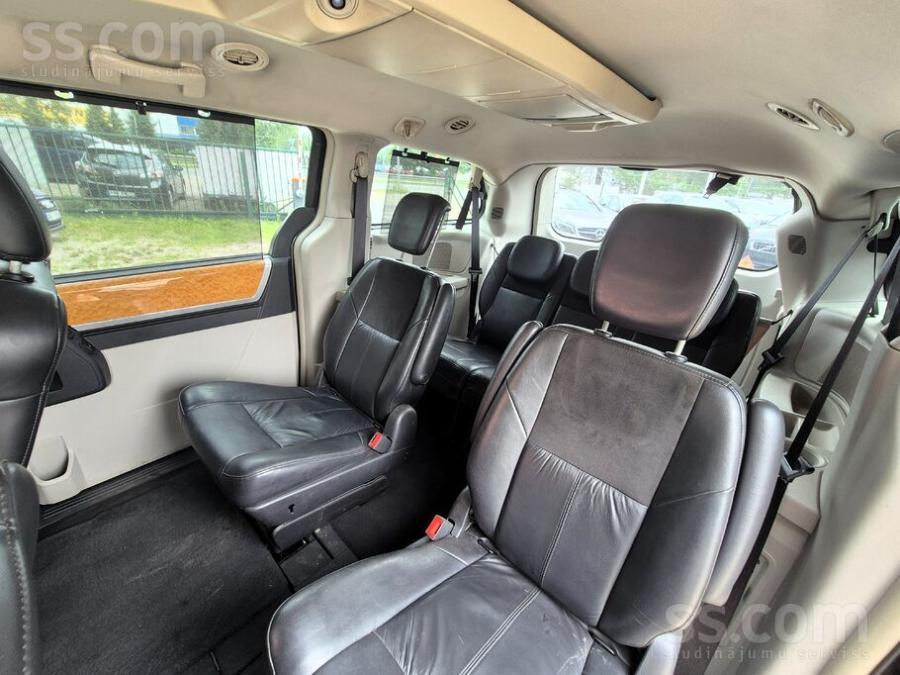 Melns Chrysler Grand Voyager 2008 Rīga, ar dzinēja tilpumu 2.80 L un nobraukumu 289 tūkst. km par 3200 €, foto 11 vietnē AUTOMOTO.COM.LV