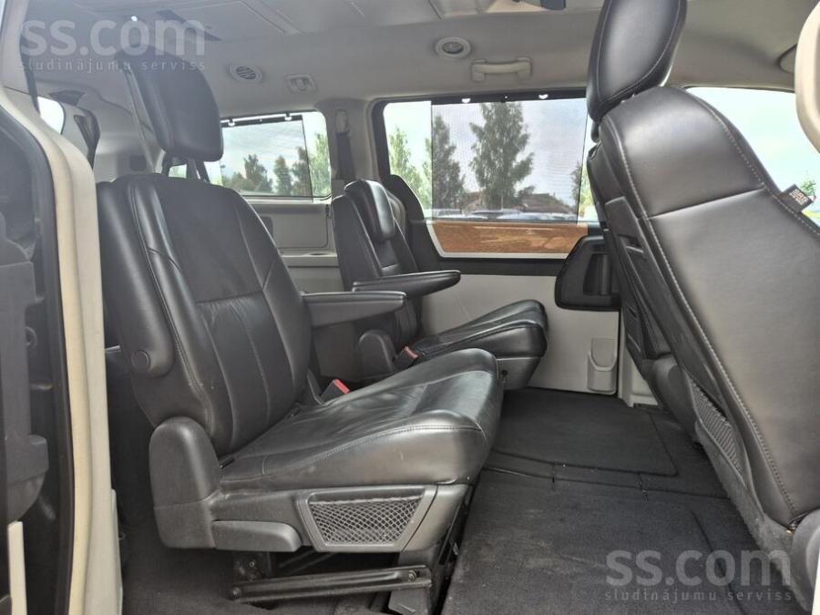 Melns Chrysler Grand Voyager 2008 Rīga, ar dzinēja tilpumu 2.80 L un nobraukumu 289 tūkst. km par 3200 €, foto 12 vietnē AUTOMOTO.COM.LV