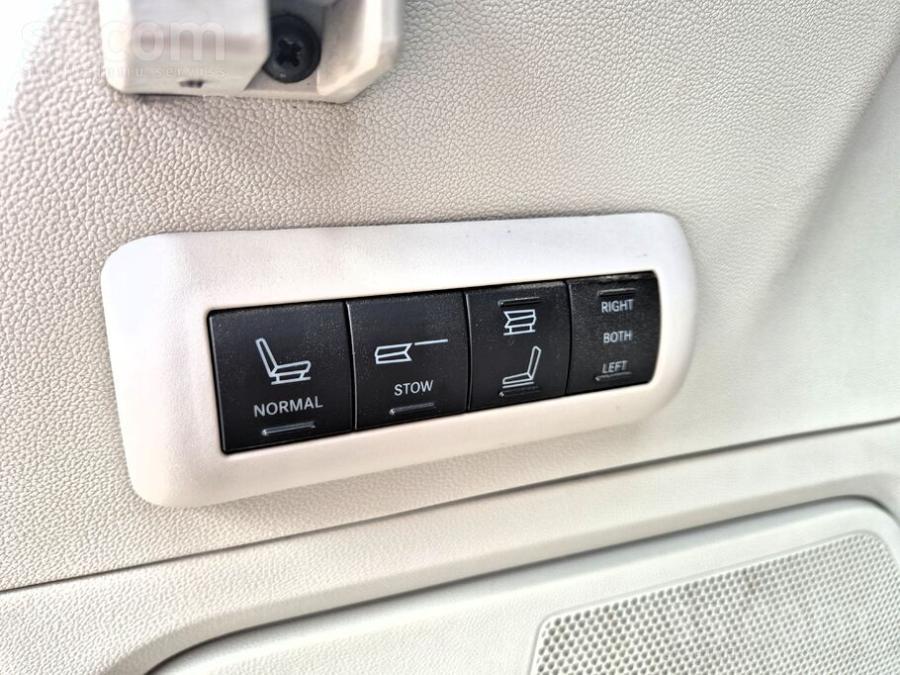 Melns Chrysler Grand Voyager 2008 Rīga, ar dzinēja tilpumu 2.80 L un nobraukumu 289 tūkst. km par 3200 €, foto 19 vietnē AUTOMOTO.COM.LV