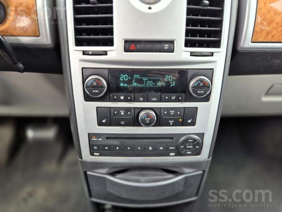 Melns Chrysler Grand Voyager 2008 Rīga, ar dzinēja tilpumu 2.80 L un nobraukumu 289 tūkst. km par 3200 €, foto 22 vietnē AUTOMOTO.COM.LV
