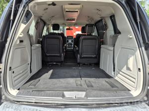 Melns Chrysler Grand Voyager 2008 Rīga, ar dzinēja tilpumu 2.80 L un nobraukumu 289 tūkst. km par 3200 €, foto 23 vietnē AUTOMOTO.COM.LV