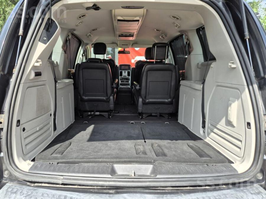 Melns Chrysler Grand Voyager 2008 Rīga, ar dzinēja tilpumu 2.80 L un nobraukumu 289 tūkst. km par 3200 €, foto 23 vietnē AUTOMOTO.COM.LV