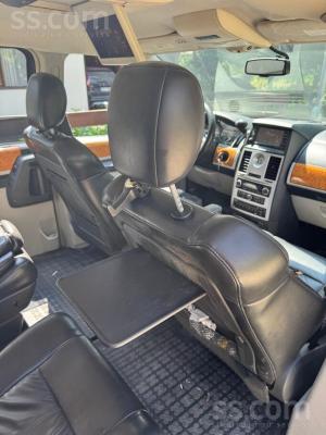 Melns Chrysler Grand Voyager 2008 Rīga, ar dzinēja tilpumu 2.80 L un nobraukumu 0 tūkst. km par 1950 €, foto 8 vietnē AUTOMOTO.COM.LV
