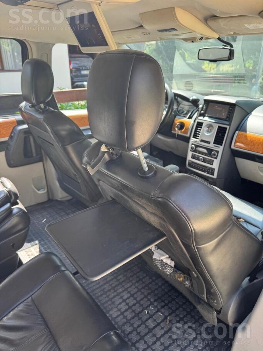 Melns Chrysler Grand Voyager 2008 Rīga, ar dzinēja tilpumu 2.80 L un nobraukumu 0 tūkst. km par 1950 €, foto 8 vietnē AUTOMOTO.COM.LV