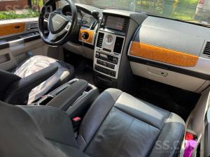 Melns Chrysler Grand Voyager 2008 Rīga, ar dzinēja tilpumu 2.80 L un nobraukumu 0 tūkst. km par 1950 €, foto 9 vietnē AUTOMOTO.COM.LV