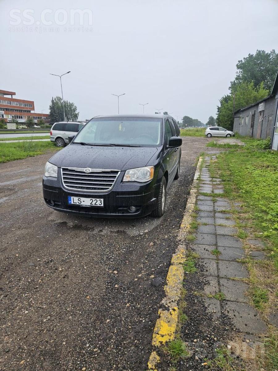 Black Chrysler Grand Voyager 2008 in Riga, with an engine capacity of 2.80 L and mileage of 329 thousand km for 2999 €, photo 1 on AUTOMOTO.COM.LV
