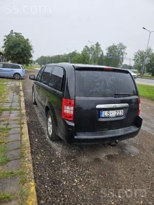 Black Chrysler Grand Voyager 2008 in Riga, with an engine capacity of 2.80 L and mileage of 329 thousand km for 2999 €, photo 4 on AUTOMOTO.COM.LV