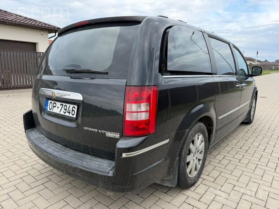 Black Chrysler Grand Voyager 2008 in Riga, with an engine capacity of 2.80 L and mileage of 0 thousand km for 1650 €, photo 3 on AUTOMOTO.COM.LV