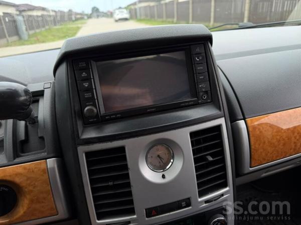 Black Chrysler Grand Voyager 2008 in Riga, with an engine capacity of 2.80 L and mileage of 0 thousand km for 1650 €, photo 10 on AUTOMOTO.COM.LV