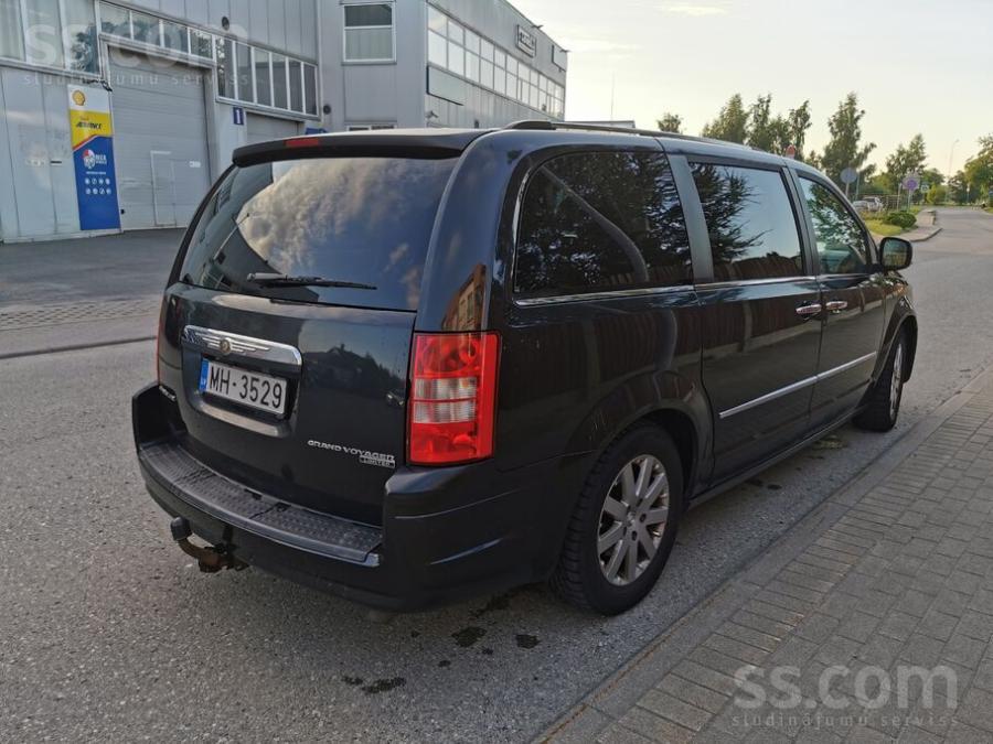Melns Chrysler Grand Voyager 2008 Rīga, ar dzinēja tilpumu 3.80 L un nobraukumu 323 tūkst. km par 3900 €, foto 1 vietnē AUTOMOTO.COM.LV