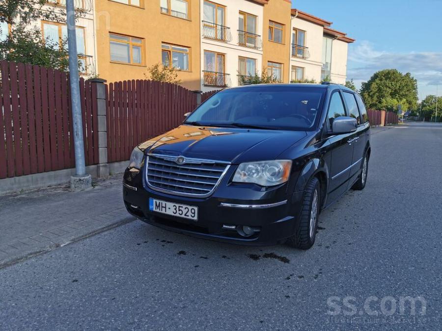 Melns Chrysler Grand Voyager 2008 Rīga, ar dzinēja tilpumu 3.80 L un nobraukumu 323 tūkst. km par 3900 €, foto 3 vietnē AUTOMOTO.COM.LV