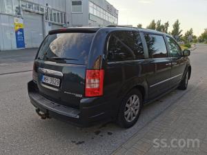 Melns Chrysler Grand Voyager 2008 Rīga, ar dzinēja tilpumu 3.80 L un nobraukumu 323 tūkst. km par 3900 €, foto  vietnē AUTOMOTO.COM.LV