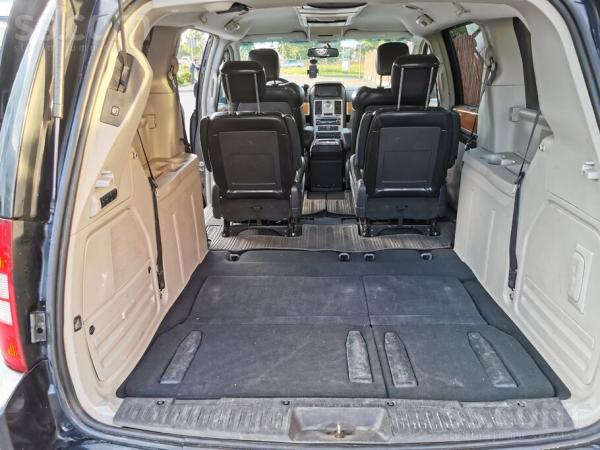 Melns Chrysler Grand Voyager 2008 Rīga, ar dzinēja tilpumu 3.80 L un nobraukumu 323 tūkst. km par 3900 €, foto 6 vietnē AUTOMOTO.COM.LV