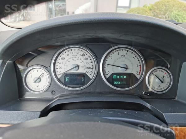 Melns Chrysler Grand Voyager 2008 Rīga, ar dzinēja tilpumu 3.80 L un nobraukumu 323 tūkst. km par 3900 €, foto 7 vietnē AUTOMOTO.COM.LV