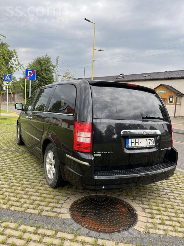 Melns Chrysler Grand Voyager 2008 Aizkraukle, ar dzinēja tilpumu 2.80 L un nobraukumu 252 tūkst. km par 4200 €, foto 9 vietnē AUTOMOTO.COM.LV