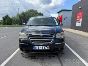 Melns Chrysler Grand Voyager 2008 Ogre, ar dzinēja tilpumu 2.80 L un nobraukumu 276 tūkst. km par 4500 €, foto  vietnē AUTOMOTO.COM.LV