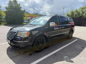 Black Chrysler Grand Voyager 2008 in Ogre, with an engine capacity of 2.80 L and mileage of 276 thousand km for 4500 €, photo 3 on AUTOMOTO.COM.LV